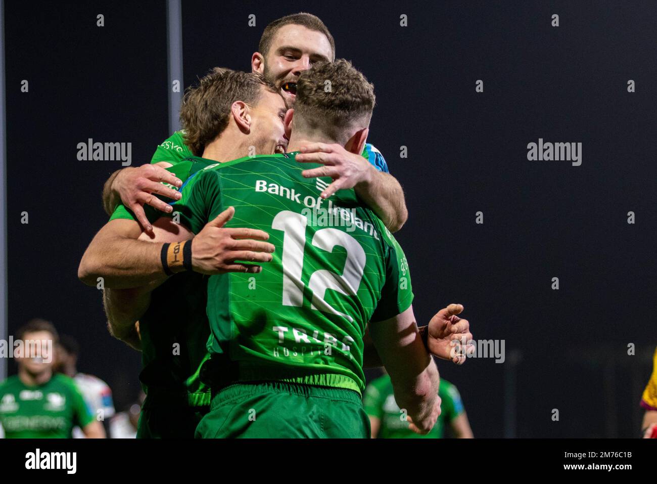 Cathal Forde von Connacht feiert sein Spiel mit John Porch von Connacht ...
