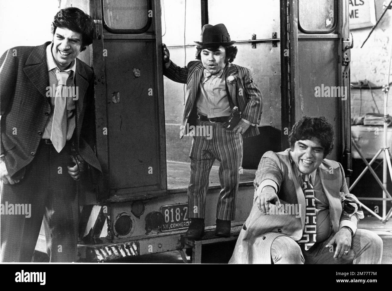 JERRY ORBACH HERVE VILLECHAIZE und IRVING SELBST in DER GANG, DIE NICHT ...