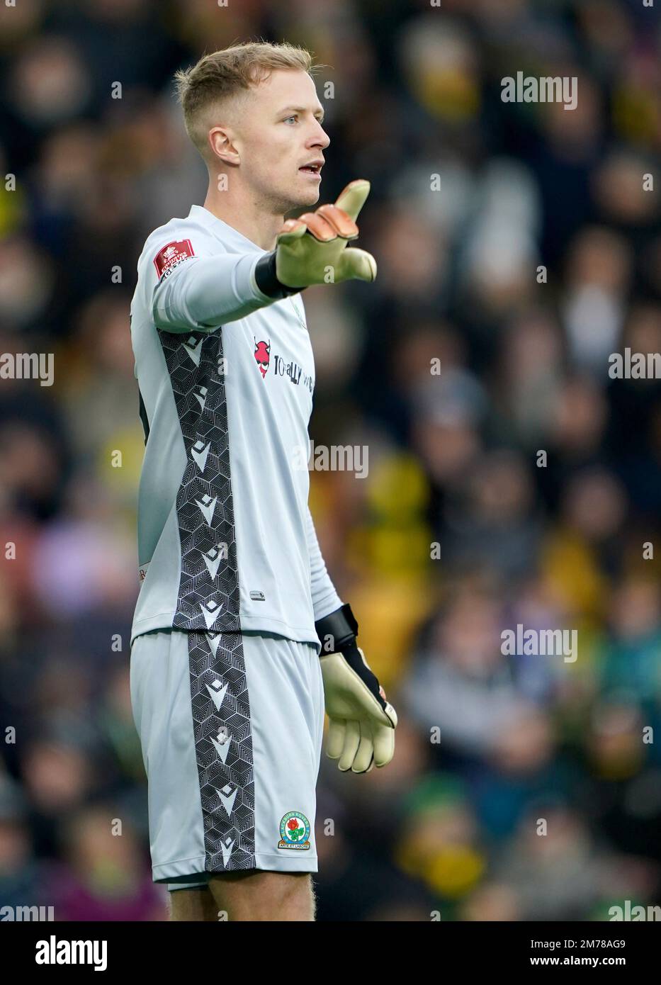Der Torwart der Blackburn Rovers Aynsley Pears spielt beim dritten ...