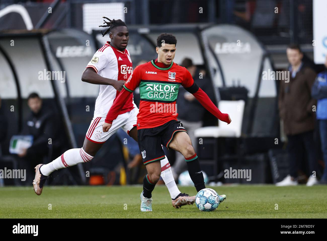 NIJMEGEN - (lr) Calvin Bassey von Ajax, Elayis Tavsan von NEC Nijmegen ...