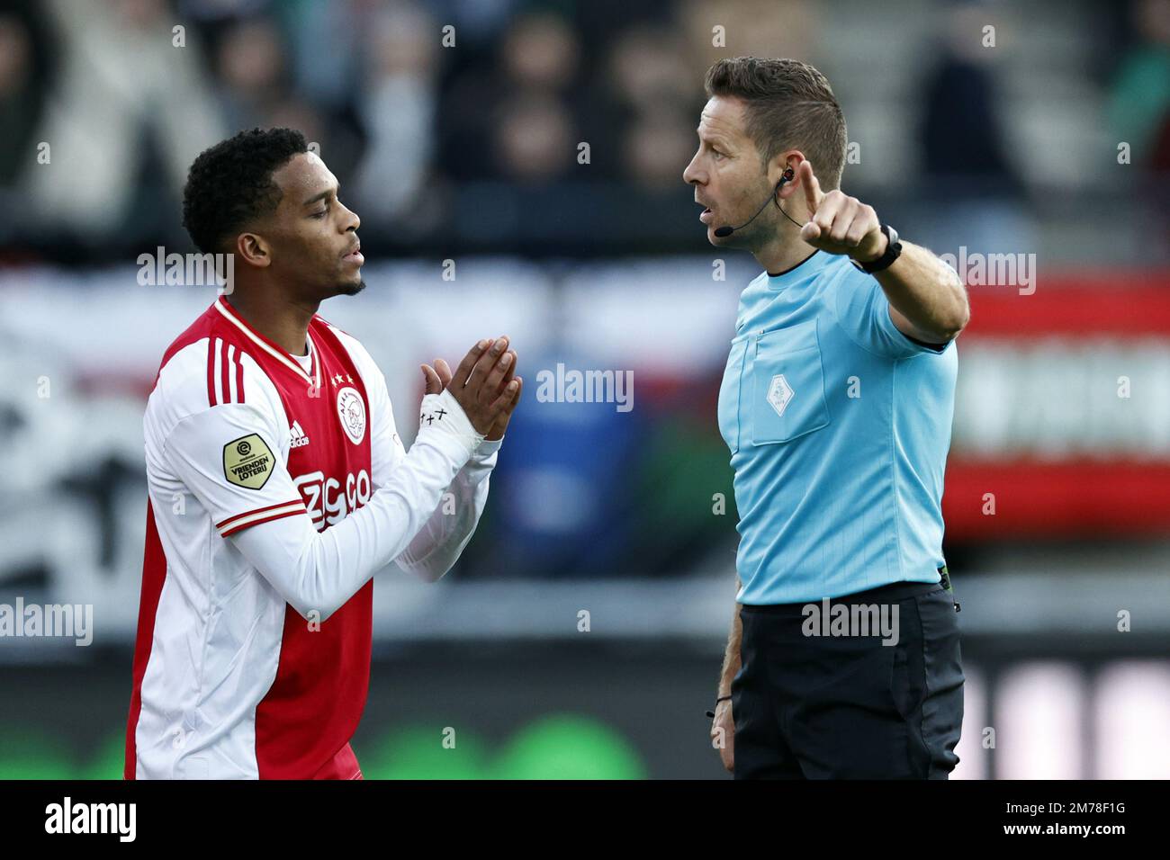 NIJMEGEN - (lr) Jurrien Timber von Ajax, Schiedsrichter Pol van Boekel ...