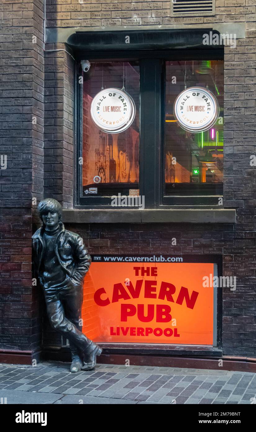 John lennon mathew street -Fotos und -Bildmaterial in hoher Auflösung ...
