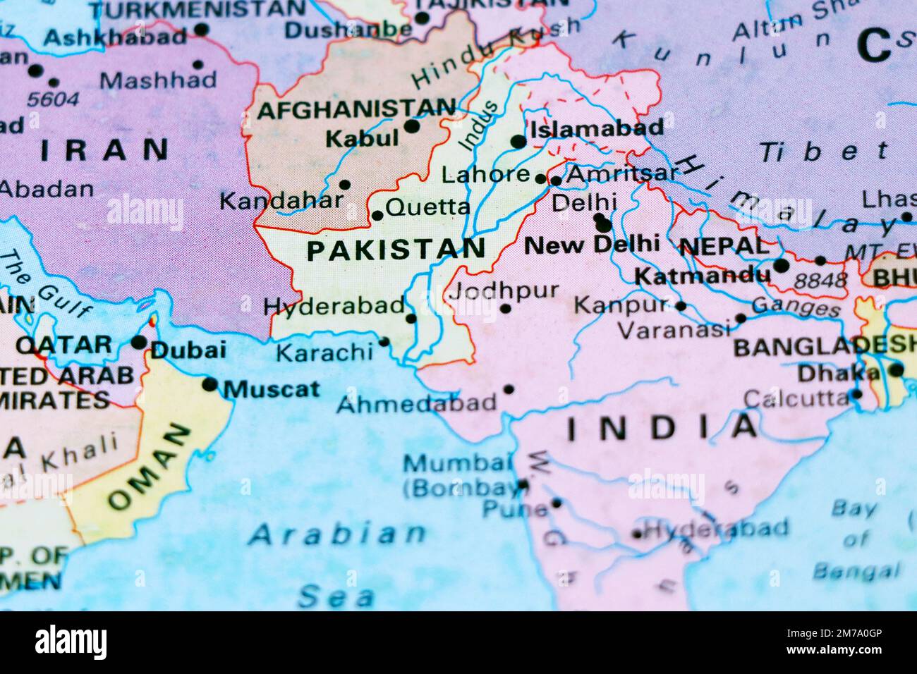 Nahaufnahme einer Weltkarte mit der Grenze zwischen Indien und pakistan ...