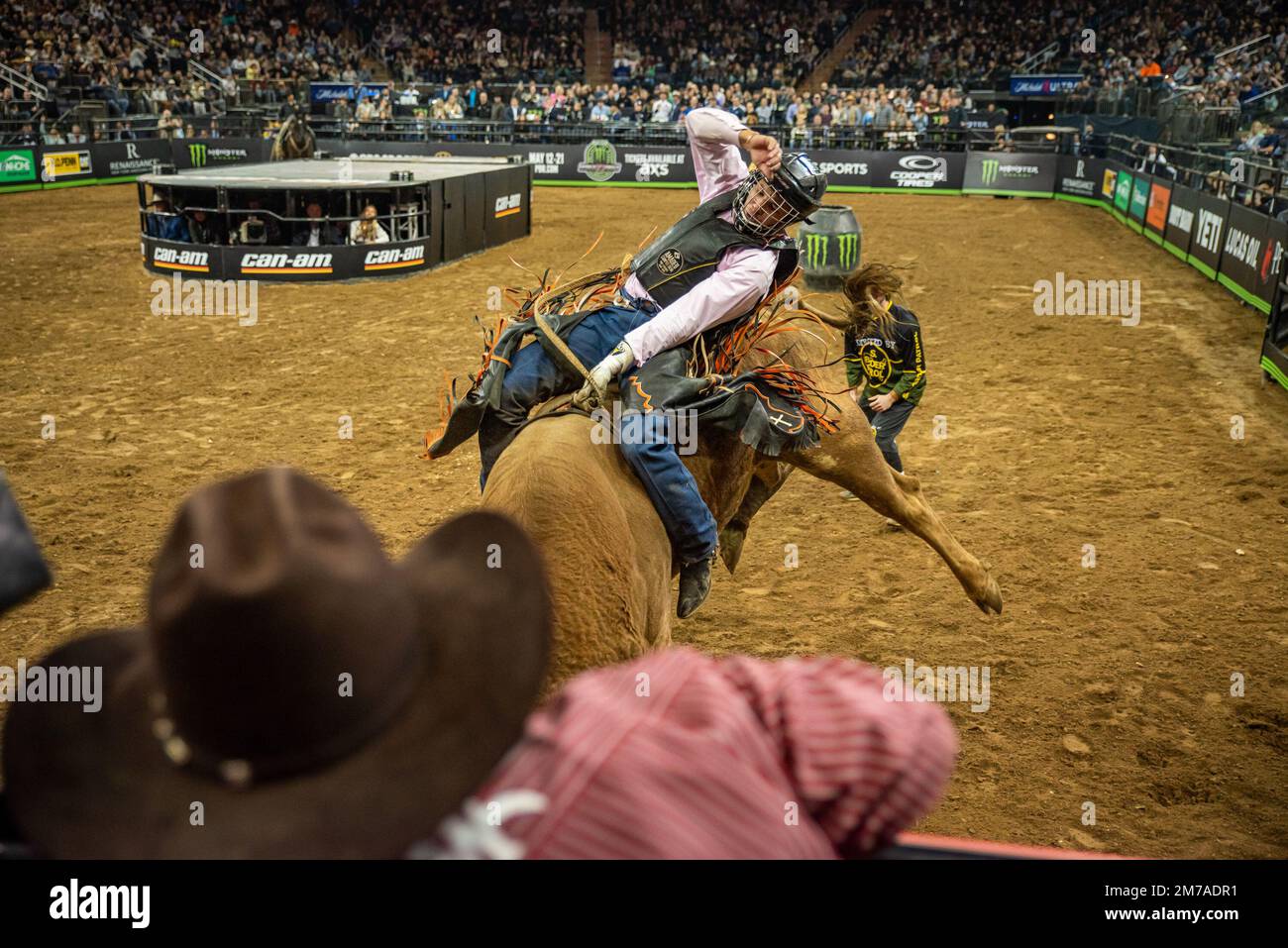 NEW YORK, NY - 7. JANUAR: Manoelito Junior macht einen 86,75-Punkte ...