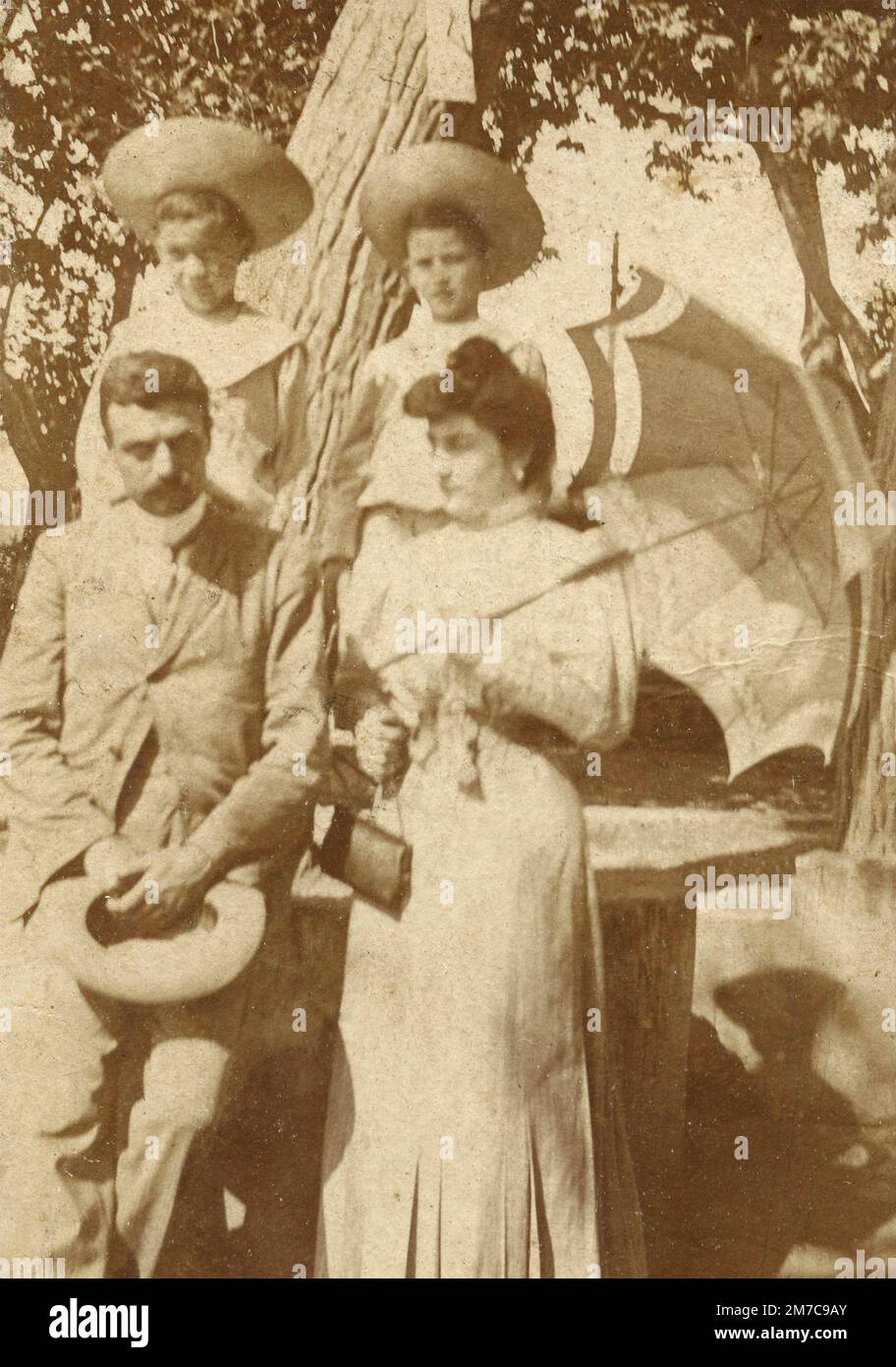 Famiglia borghese -Fotos und -Bildmaterial in hoher Auflösung – Alamy