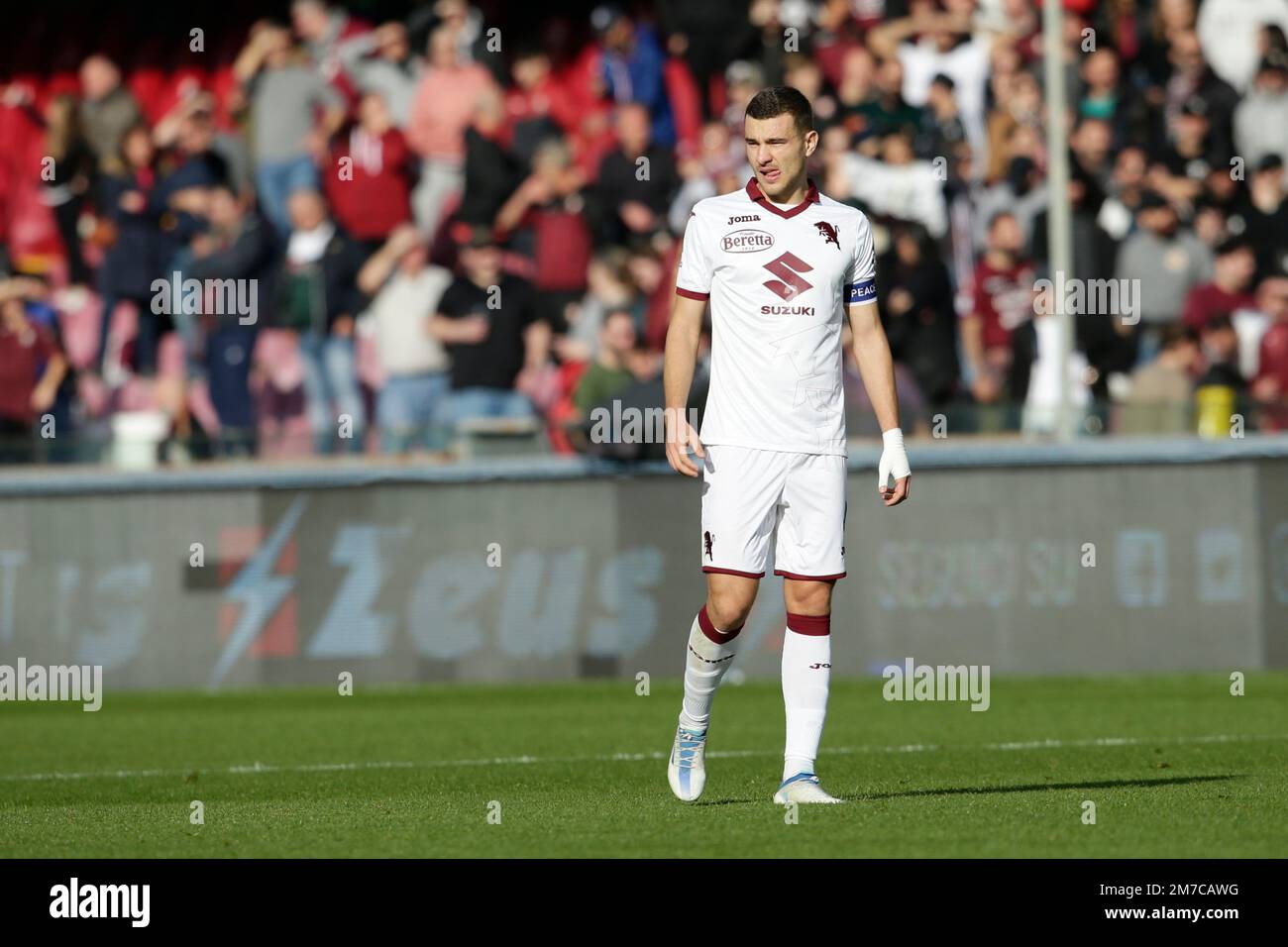 Torinos italienischer Verteidiger Alessandro Buongiorno schaut beim Fußballspiel der Serie A ...