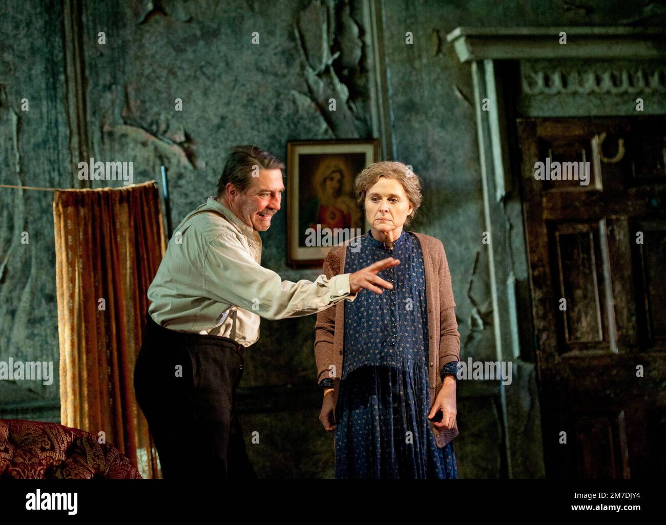 Ciaran Hinds (Captain Jack Boyle), Sinead Cusack (Juno Boyle) in JUNO ...