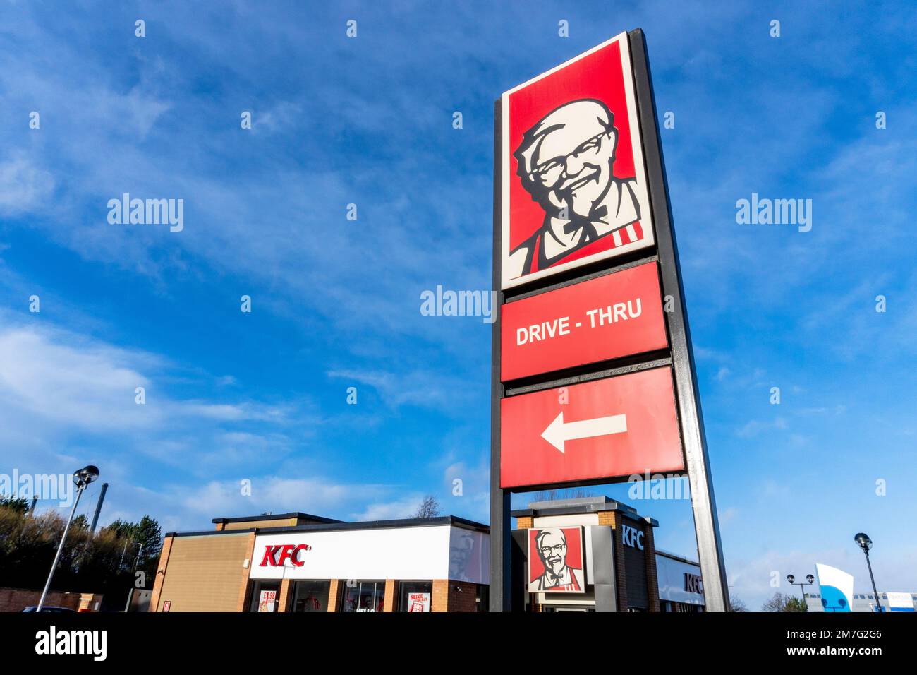 Logo-Schild für KFC, Kentucky Fried Chicken, das Fast Food Outlet mit ...