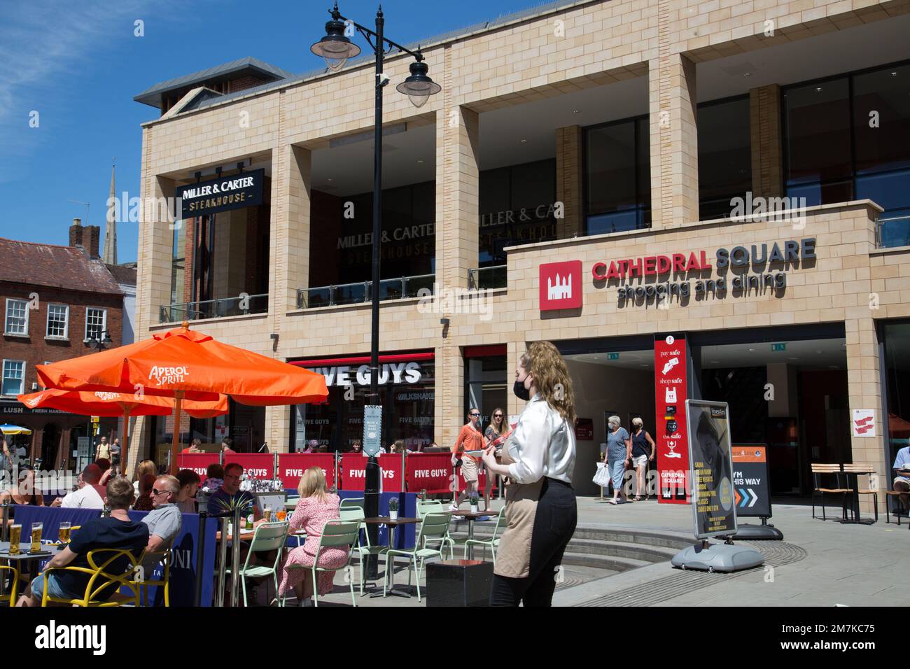 Square mall plaza -Fotos und -Bildmaterial in hoher Auflösung – Alamy