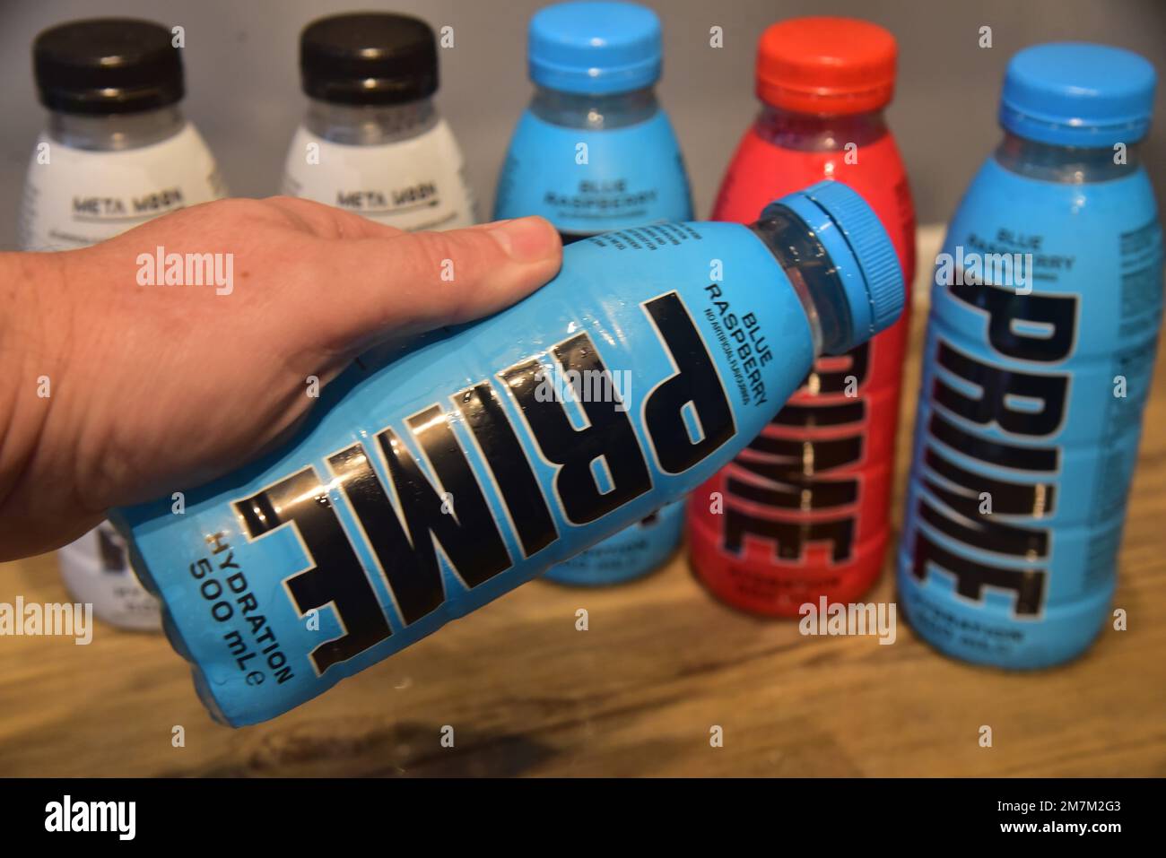 PRIME Hydration Softdrink von YouTube Stars KSI und Logan Paul. Das ...