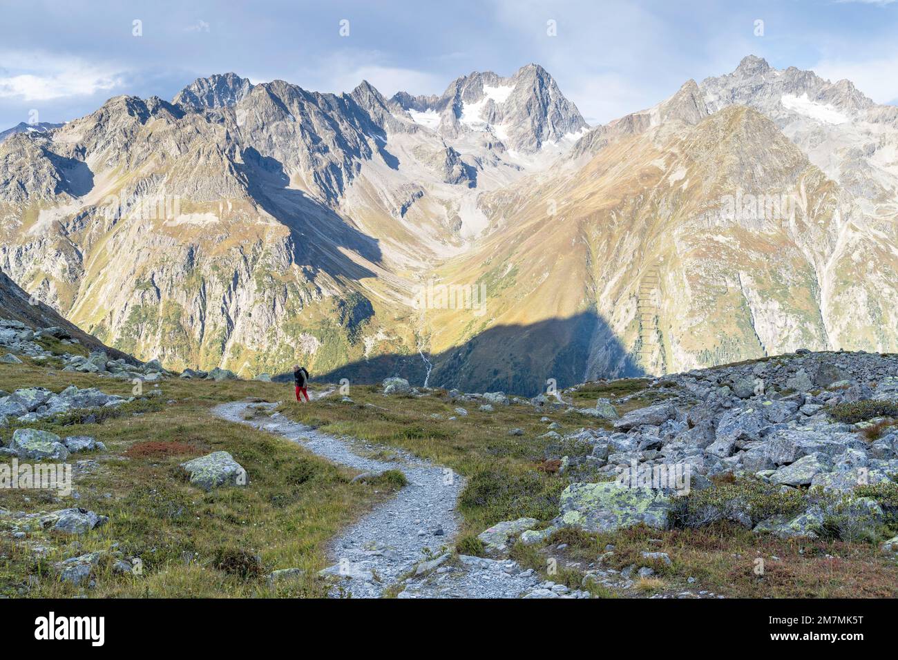 Bergwanderer mit kaunergrat im hintergrund -Fotos und -Bildmaterial in ...