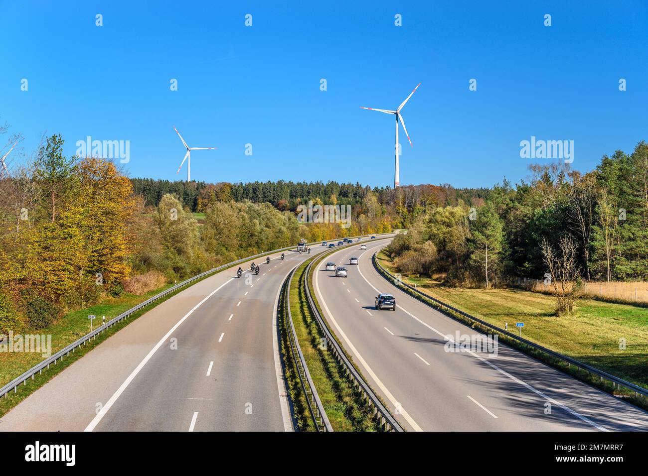 Autobahn a95 mit windkraftanlagen -Fotos und -Bildmaterial in hoher ...