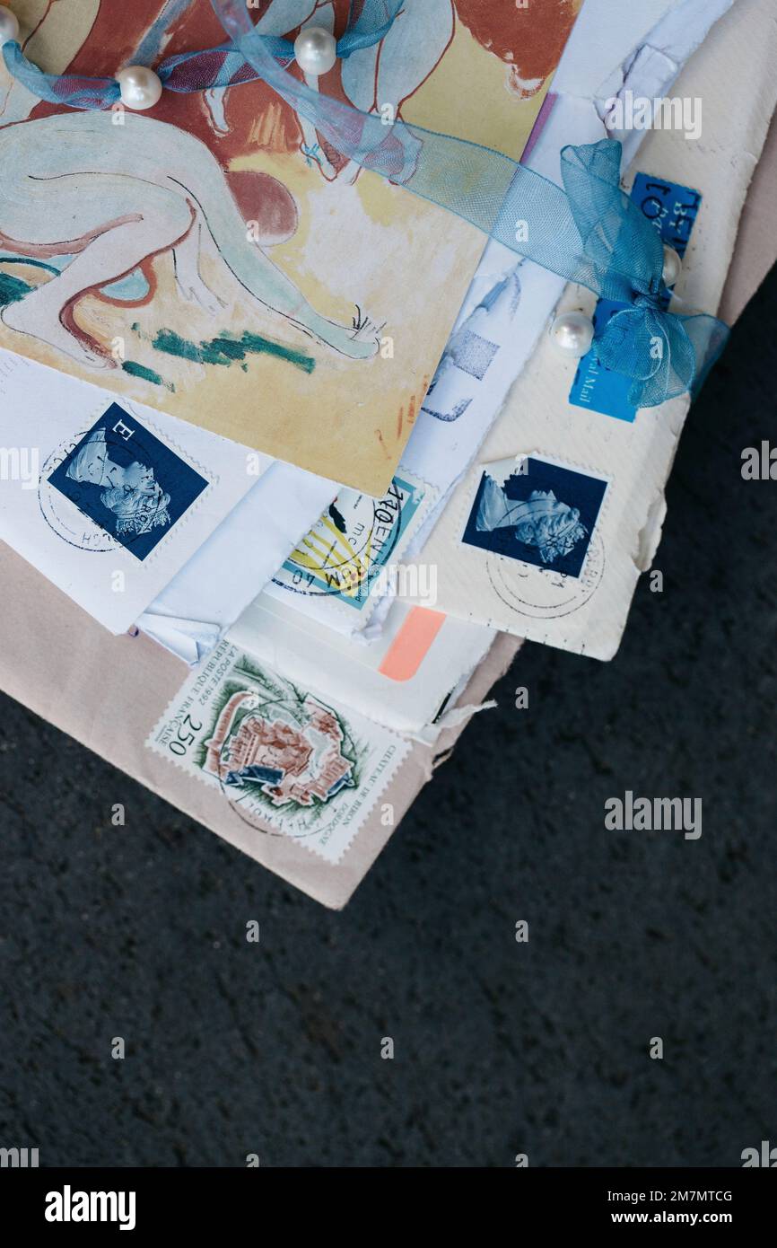 Stamped letters -Fotos und -Bildmaterial in hoher Auflösung – Alamy