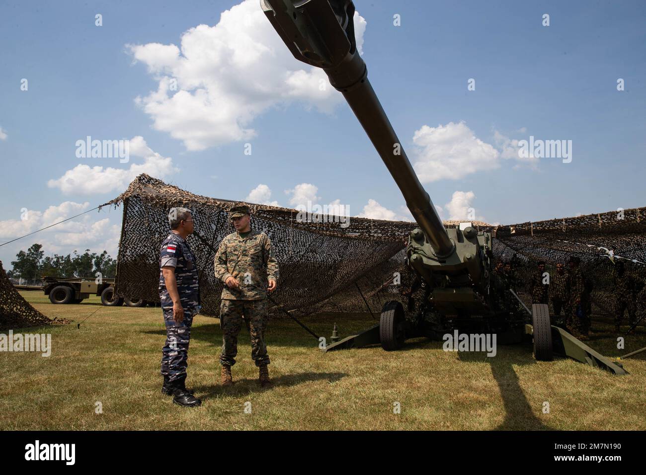 USA Marinekorps 1. LT. James T. Skala, ein Artillerieoffizier im Feld ...