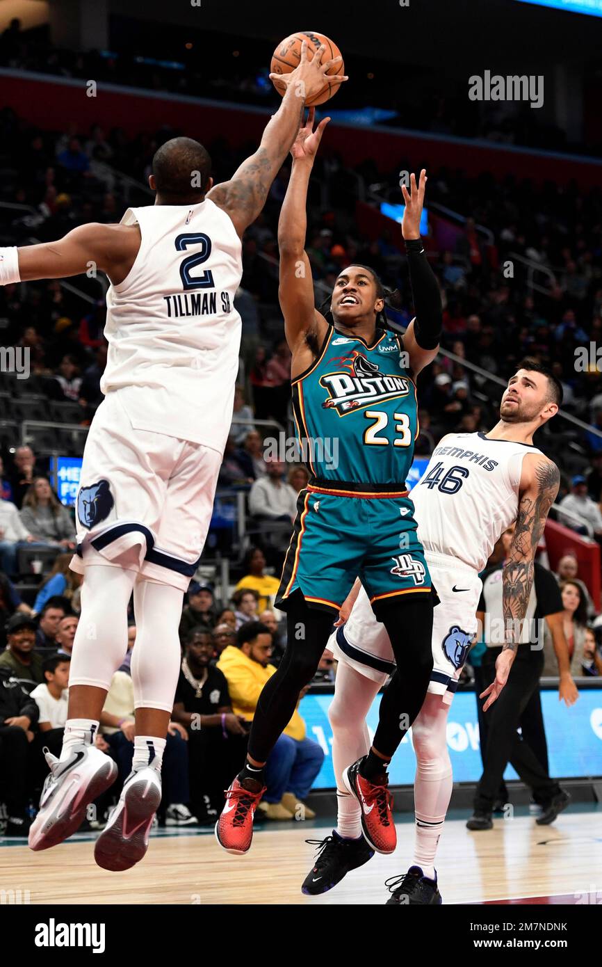 Detroit Pistons guard Jaden Ivey, right, has his shot blocked by ...