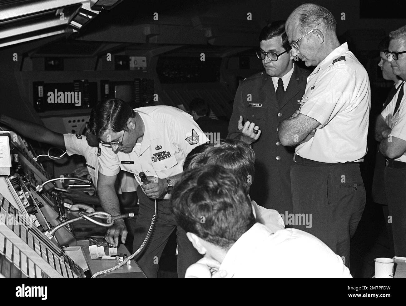 GENERAL Lew Allen Jr., Stabschef, USA Air Force, besucht Tempelhof ...