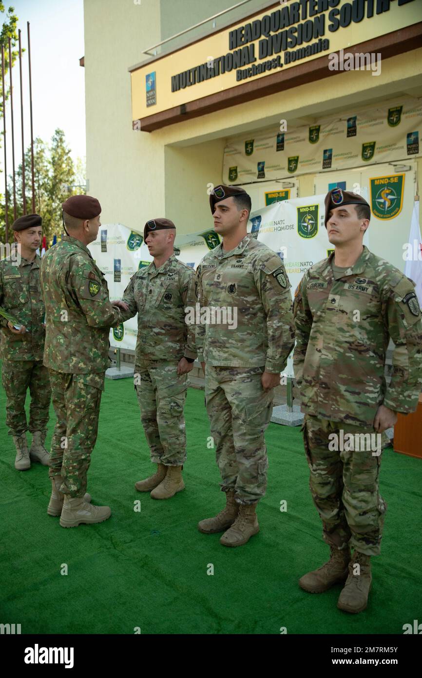 Generalmajor Christian-Daniel Dan wird von der Multinational Division ...