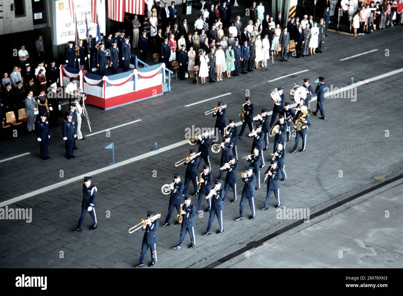 Die USA Die Air Force Band tritt in Europa bei der 7350. Zeremonie des ...