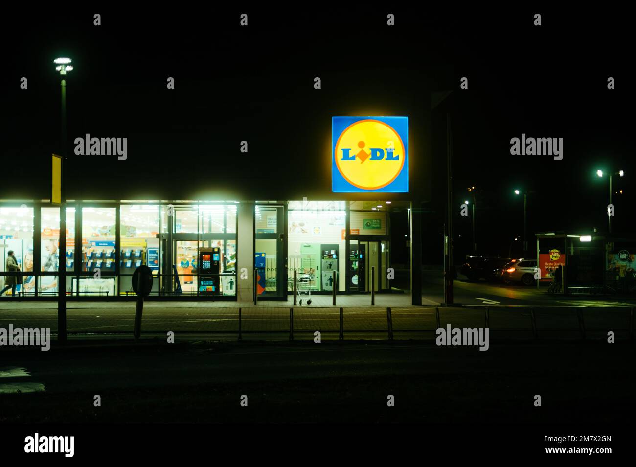 Lidl nacht -Fotos und -Bildmaterial in hoher Auflösung – Alamy