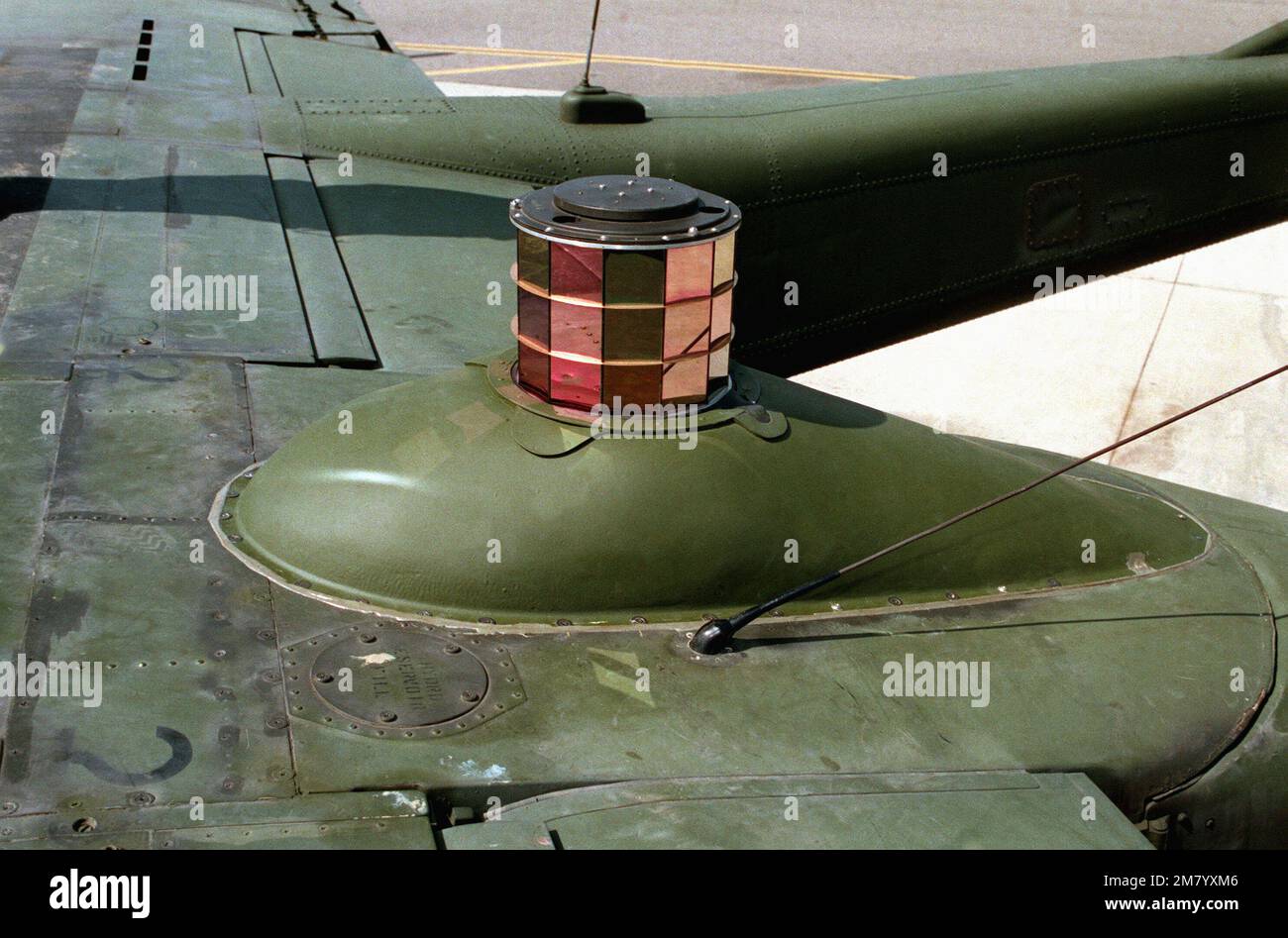 Eine ALQ-144 IR (Infrarot-rot)-Gegenmaßnahmen-Kapsel an einem OV-10D ...