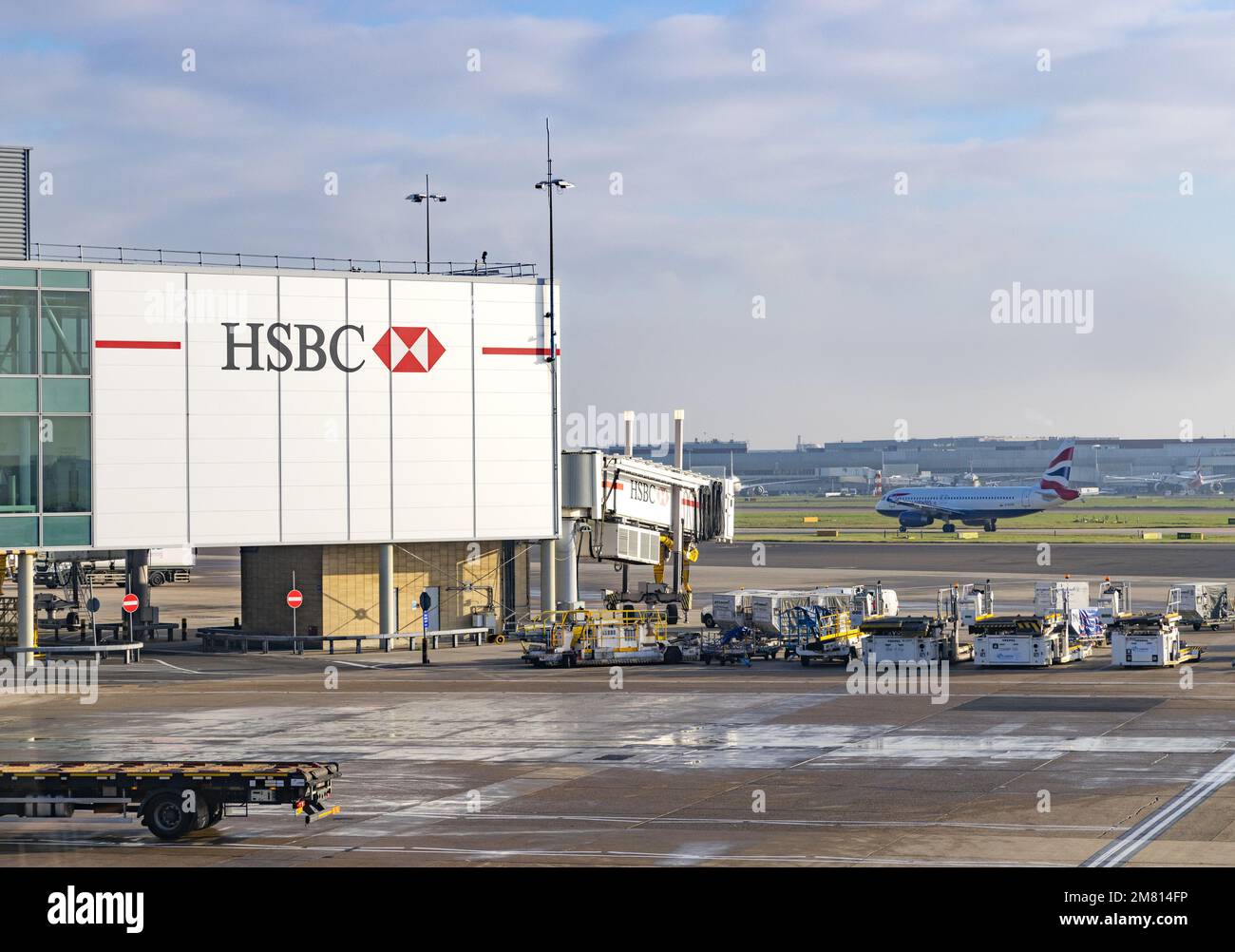 Airport advert -Fotos und -Bildmaterial in hoher Auflösung – Alamy