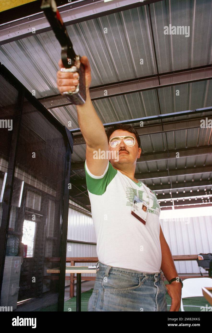 Army Captain John T. McNally aus Fort Benning, Georgia, Mitglied des ...