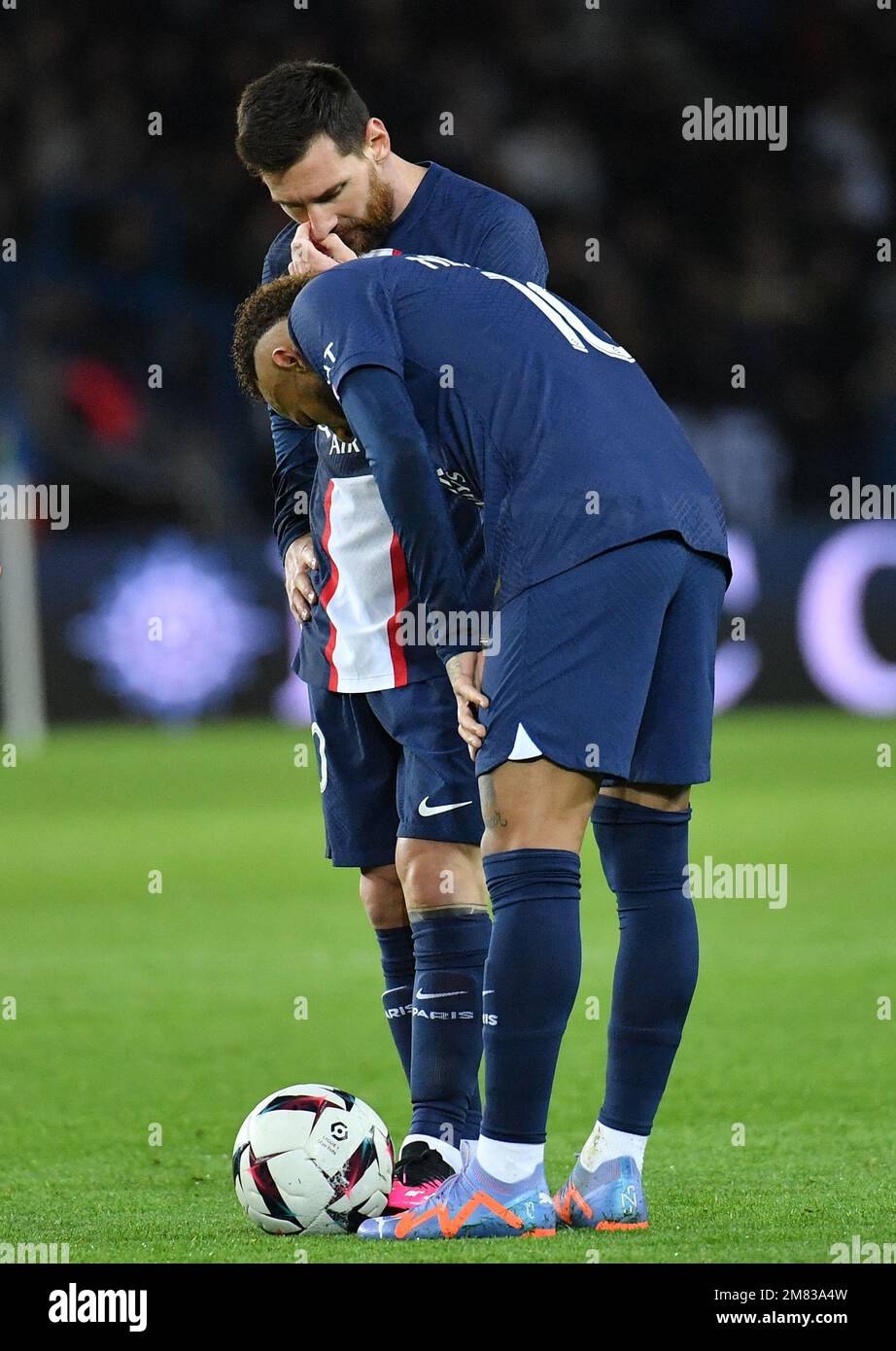 Neymar und Lionel Messi von PSG während des Ligue 1 Uber Eats Match ...