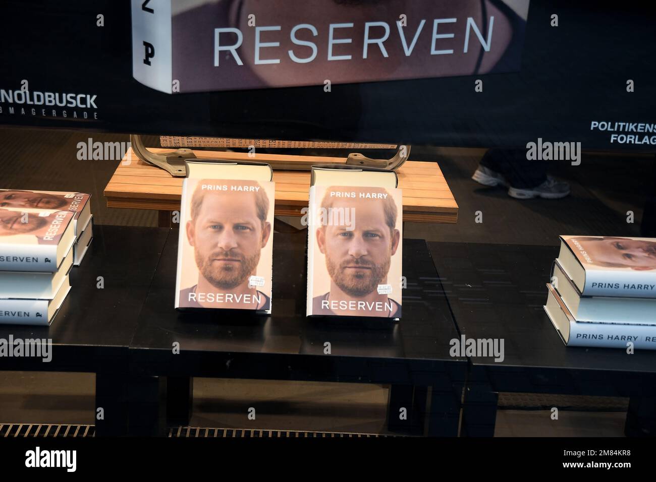 Kopenhagen/Dänemark/12. Januar 2023/ Prince Harry Buch zum Verkauf und ...