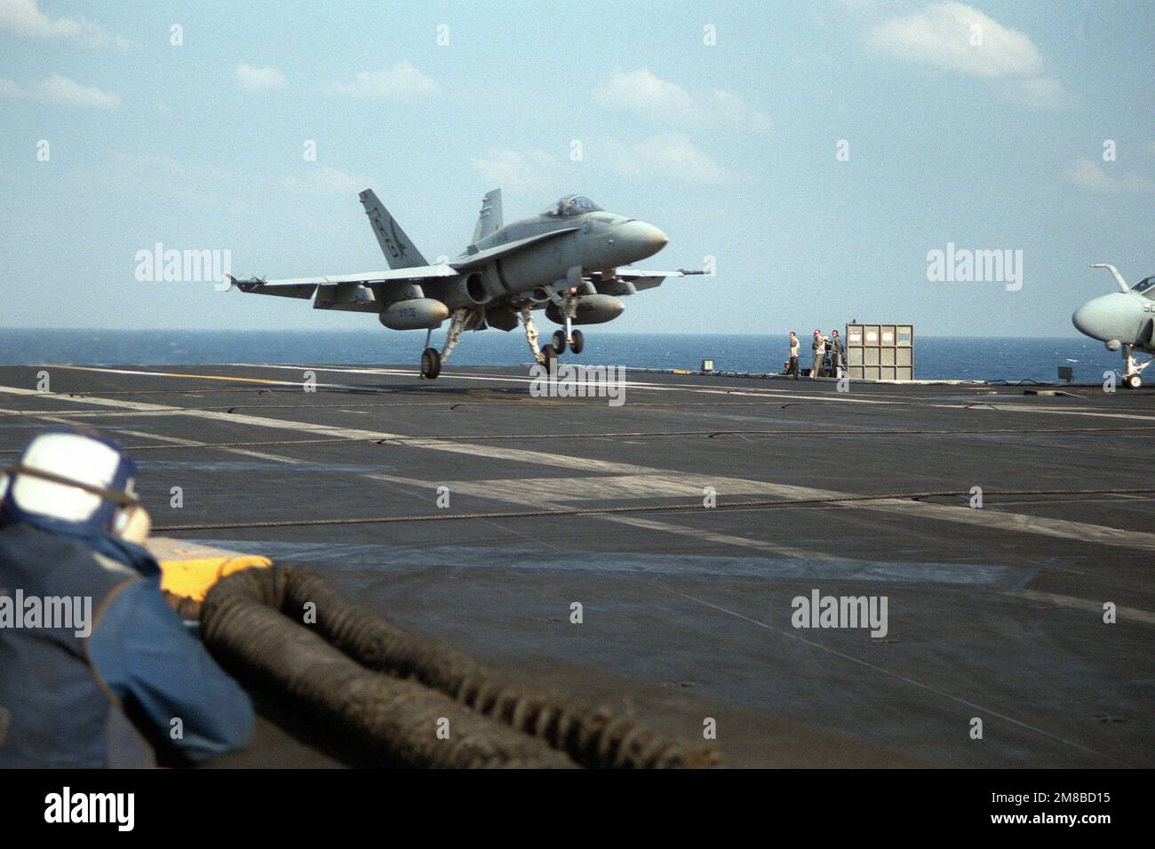 Ein Strike Fighter Squadron 136 (VFA-136) F/A-18A Hornet-Flugzeug ...