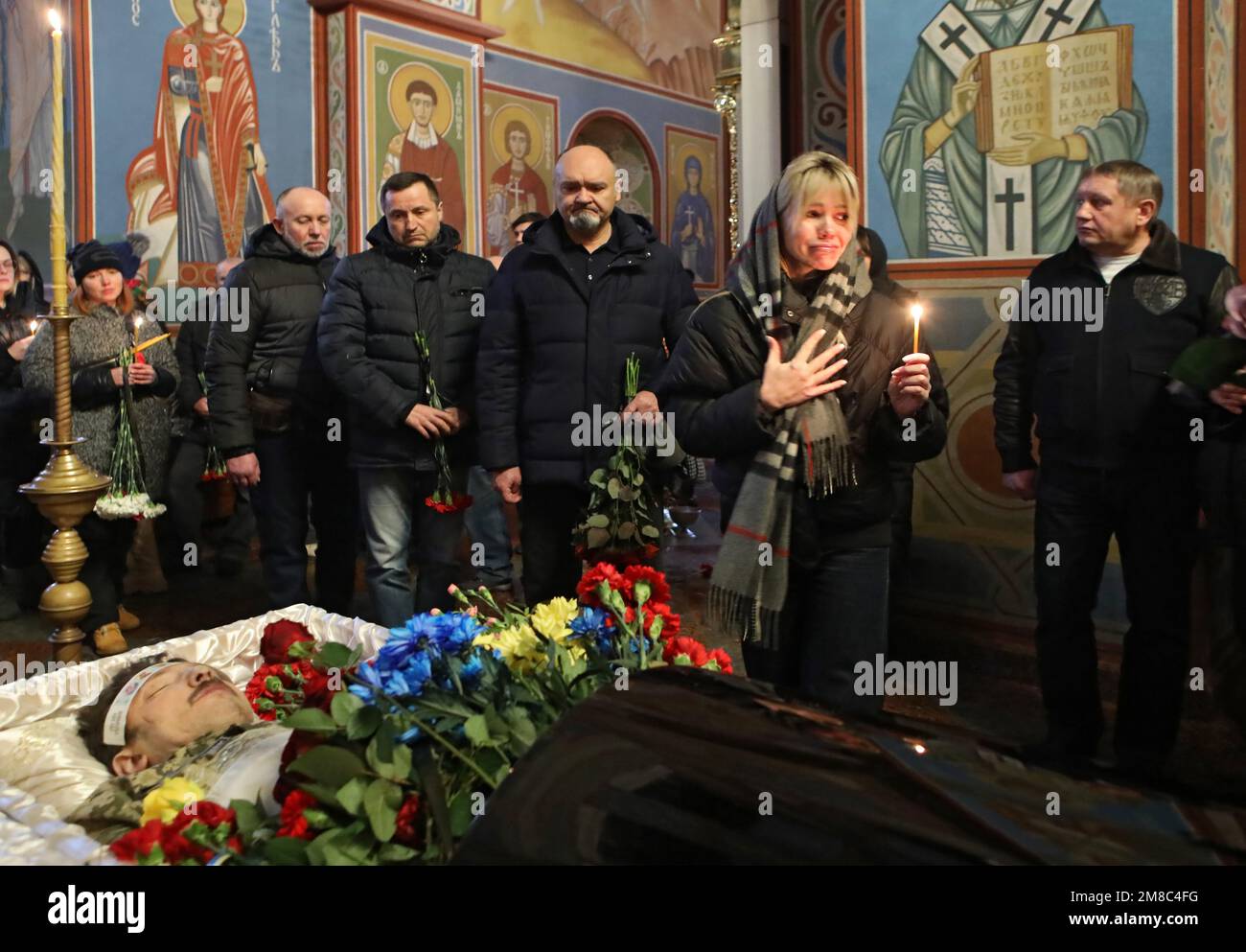 KIEW, UKRAINE - 12. JANUAR 2023 - die Menschen erweisen dem ...