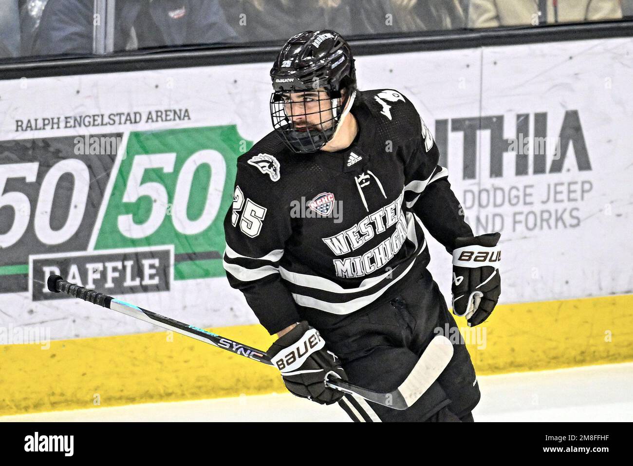 WESTERN Michigan Broncos leitet Jack Perbix (25), nachdem er während ...