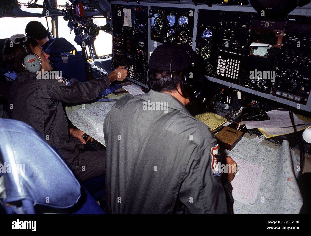 1lt Mark Morris, Left, und MAJ Thomas Waddel, beide Navigatoren des 38 ...