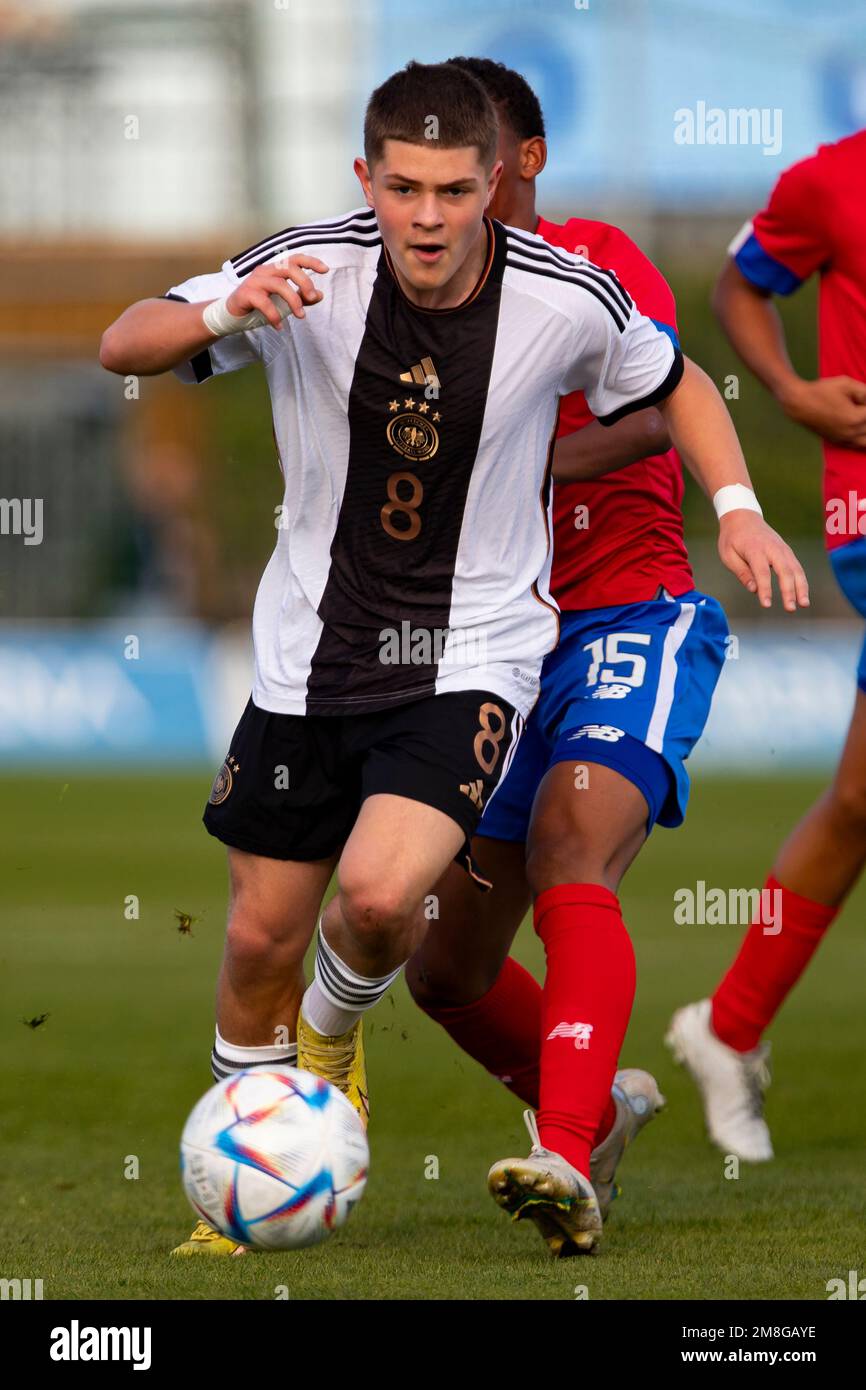 NICK CHERNY aus Deutschland läuft mit dem Ball, WÄHREND des Spiels DEUTSCHLAND U16 gegen COSTA ...