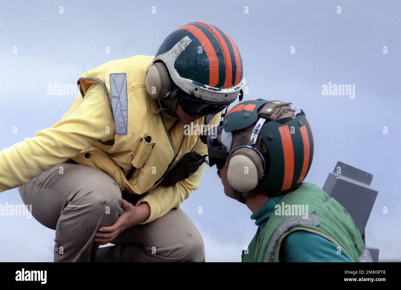 LT Robin A. Erichsen, einer von vier Katapult-Offizieren auf dem ...