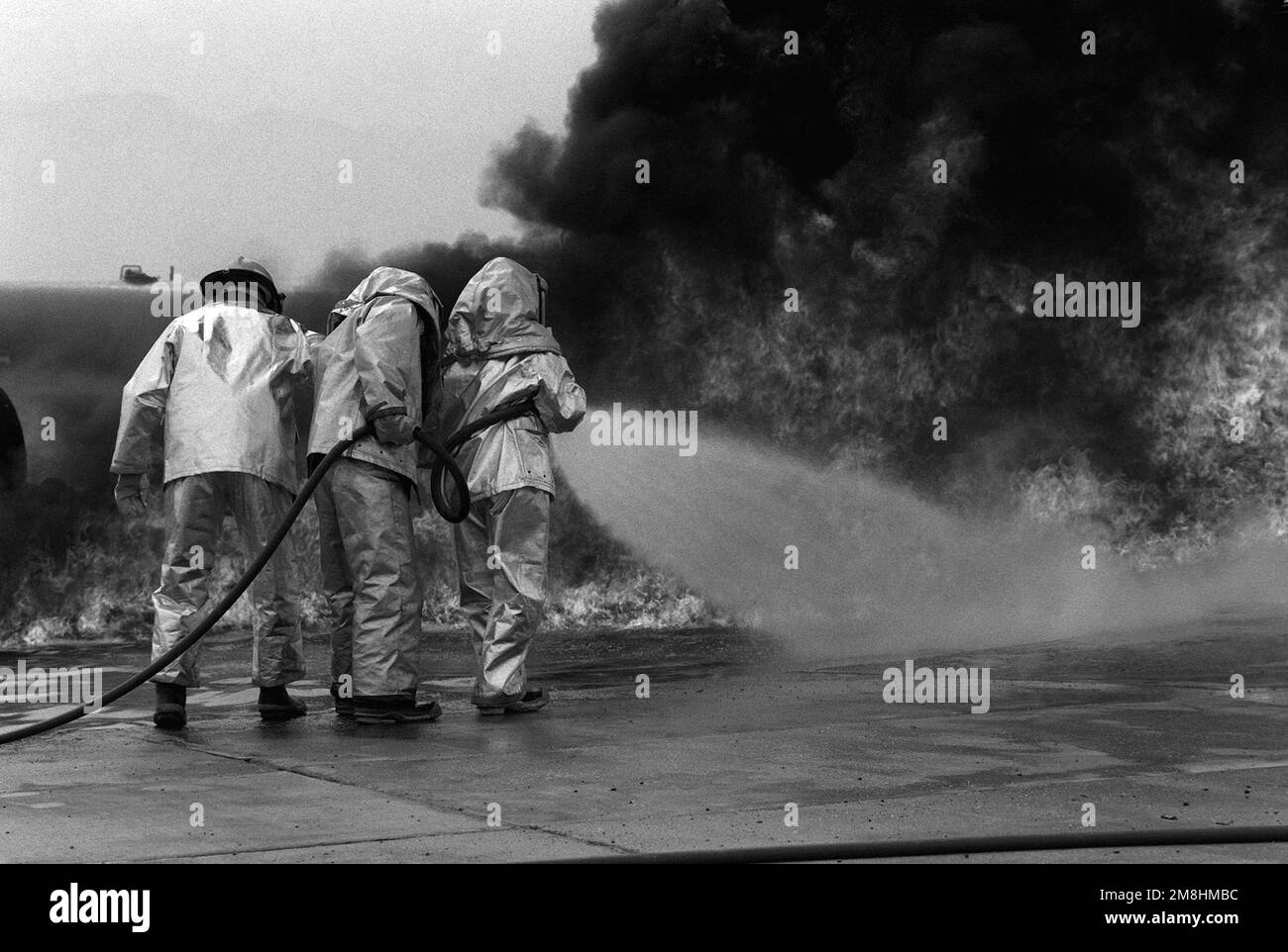 Die Crash-, Feuerwehr- und Rettungsmarines von MCAS Iwakuni trainieren ...