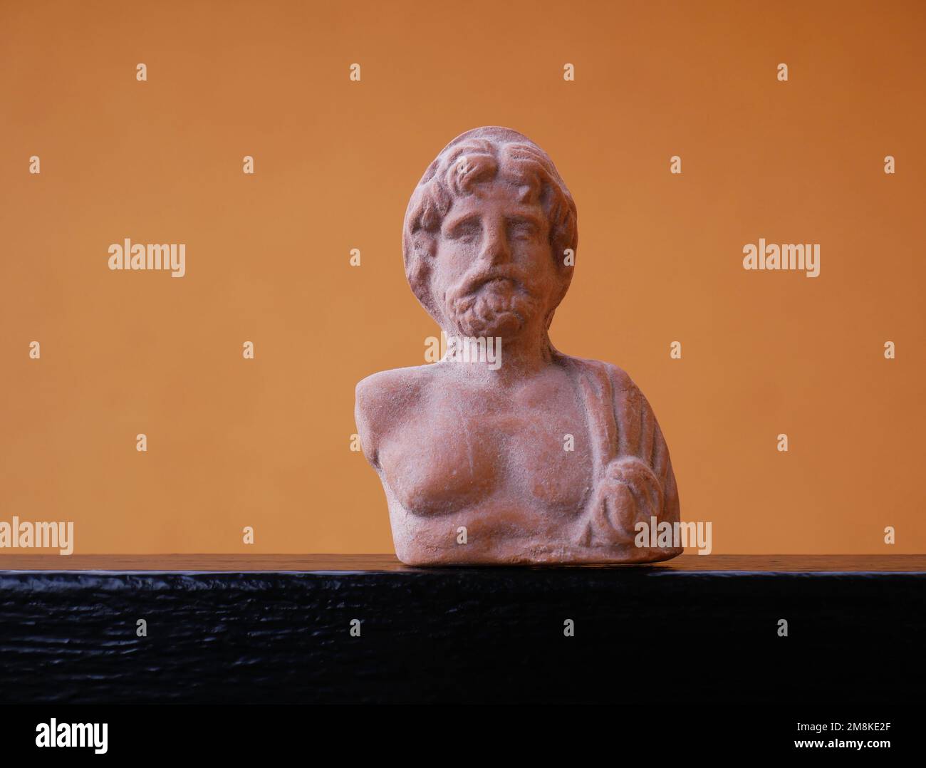 Zeus mit blitz büste -Fotos und -Bildmaterial in hoher Auflösung – Alamy