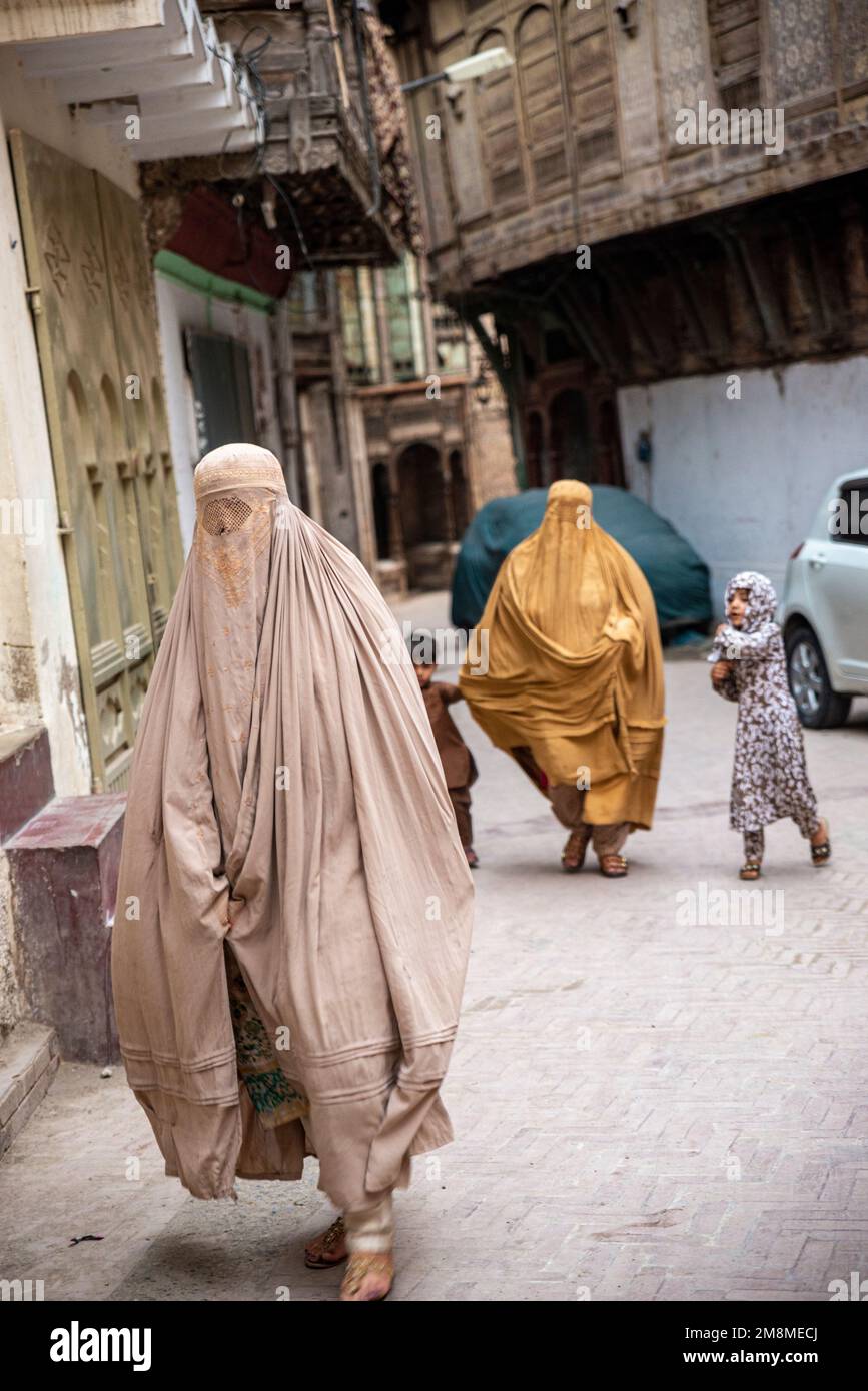 Frauen in burka -Fotos und -Bildmaterial in hoher Auflösung – Alamy