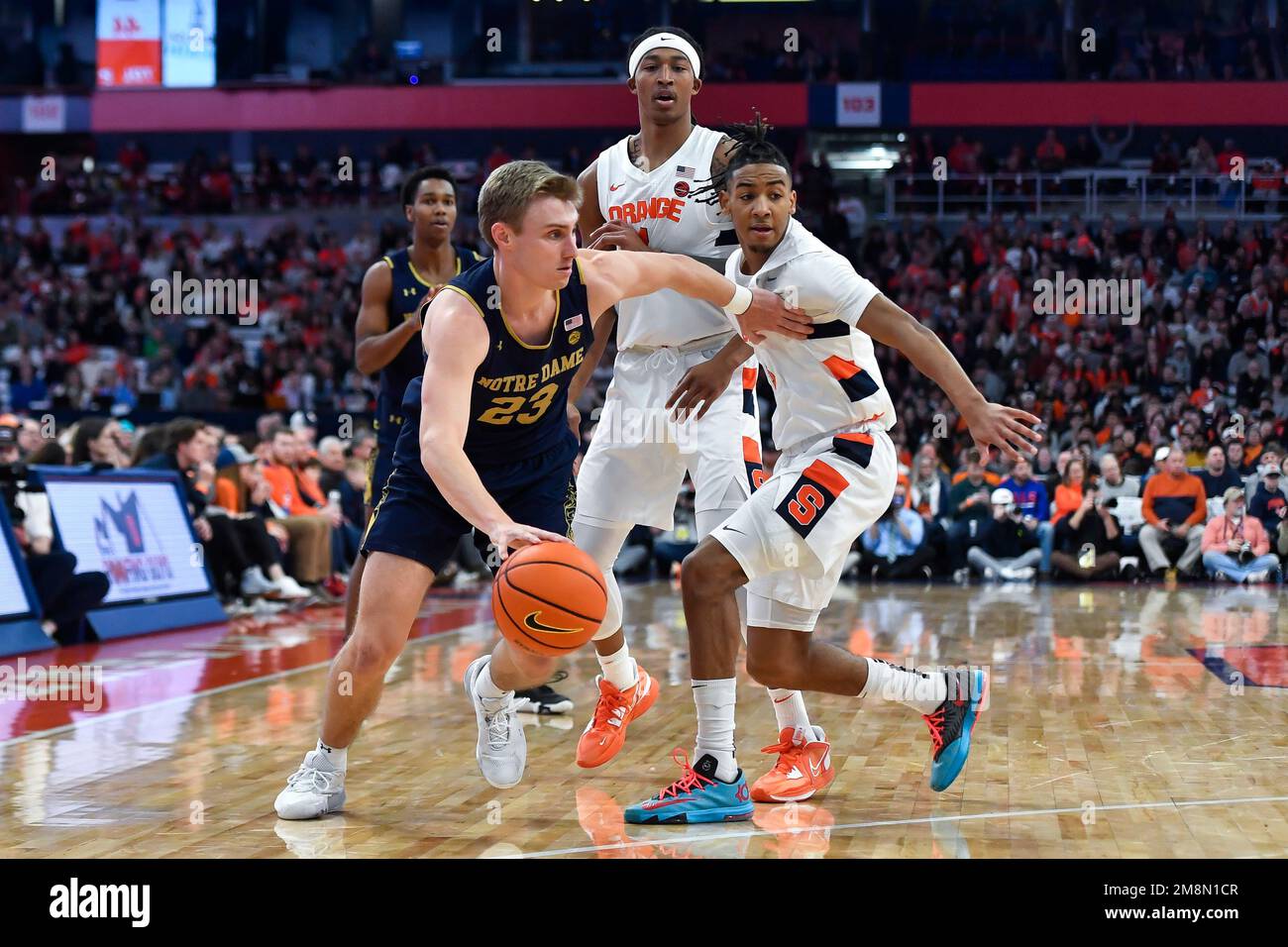 Notre Dame guard Dane Goodwin, left, drives past Syracuse forward Maliq ...