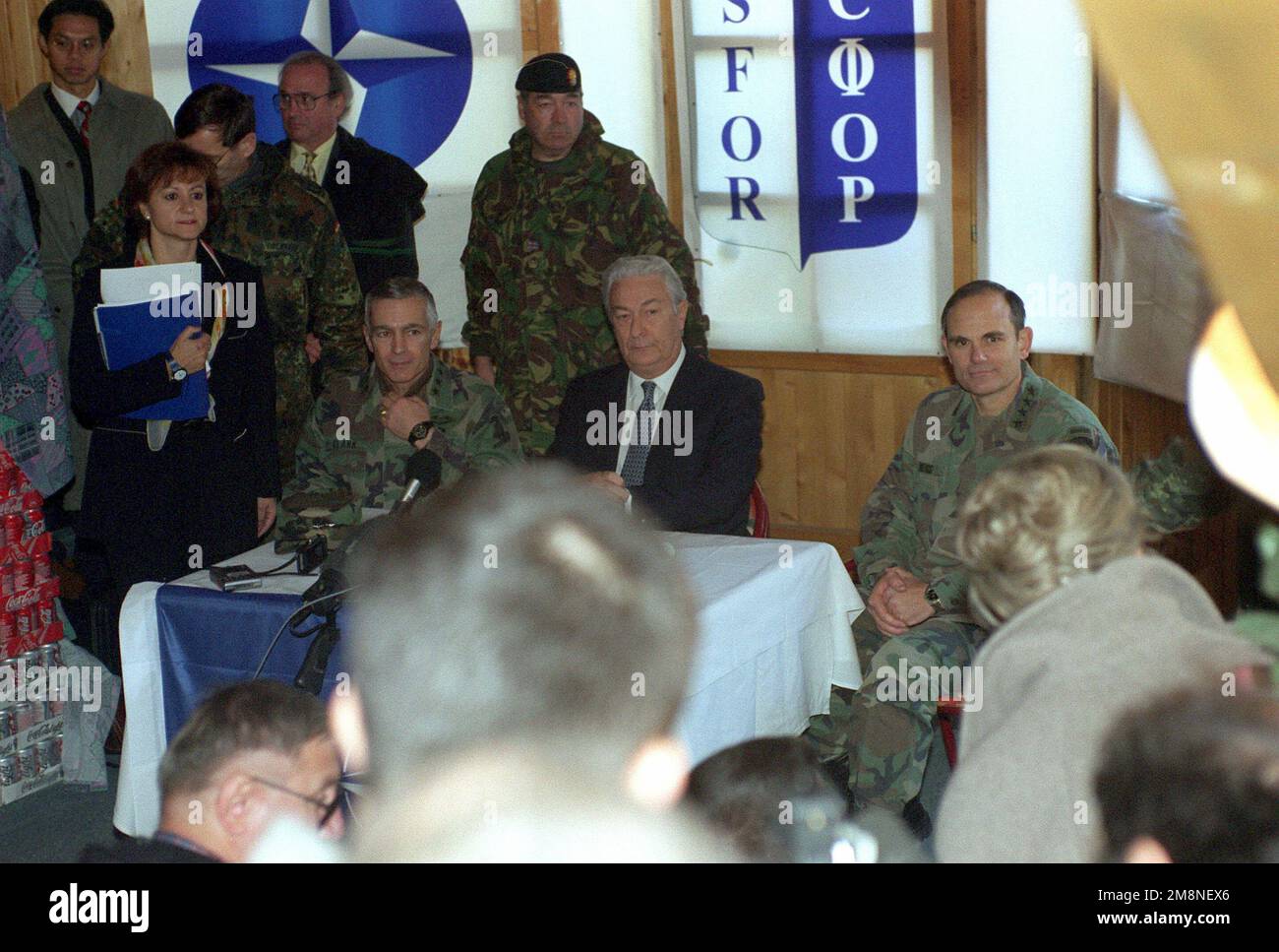 General wesely k clark -Fotos und -Bildmaterial in hoher Auflösung – Alamy