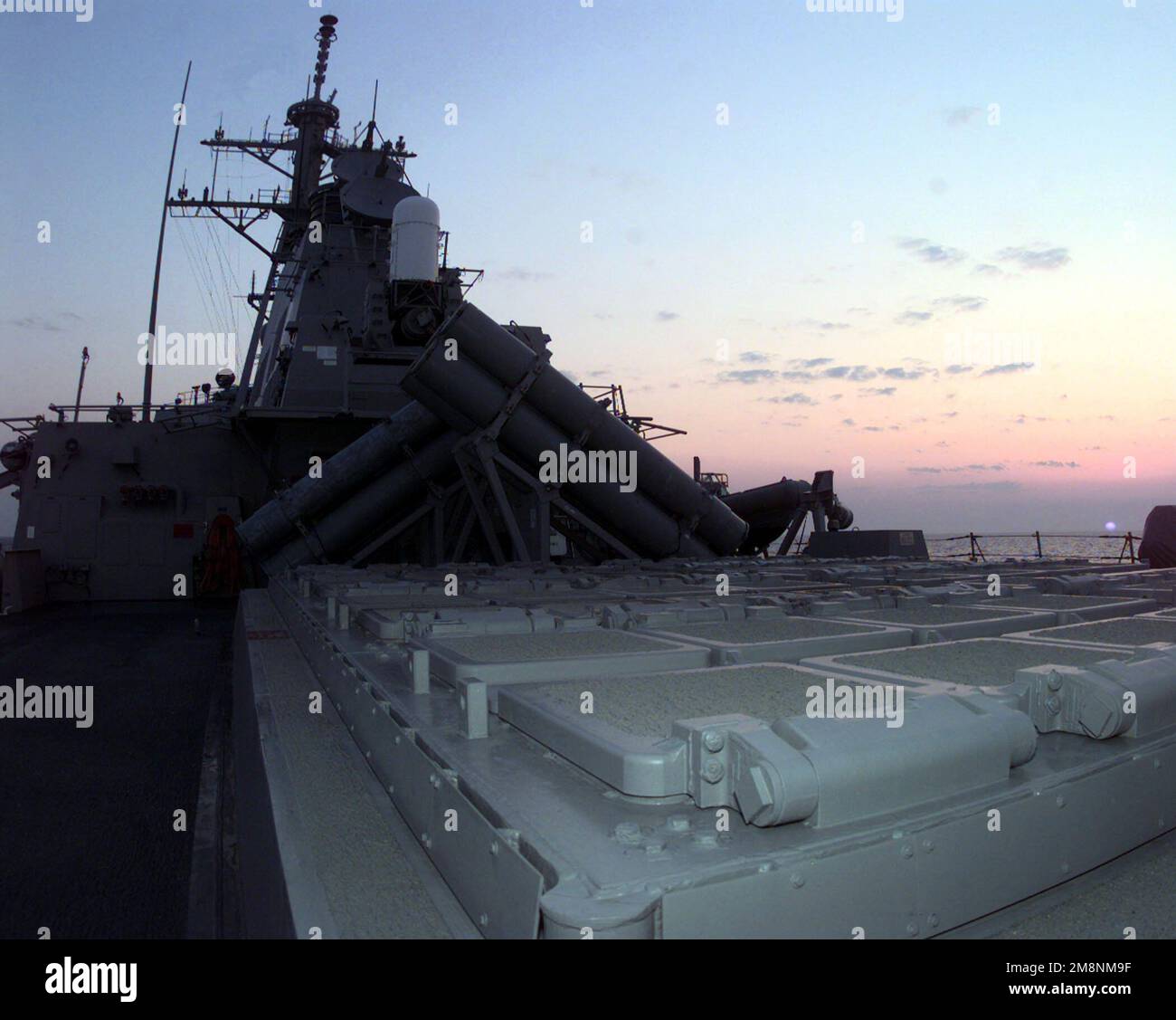 Der Klassenzerstörer USS ROSS (DDG 71) der Marine, Arleigh Burke ...