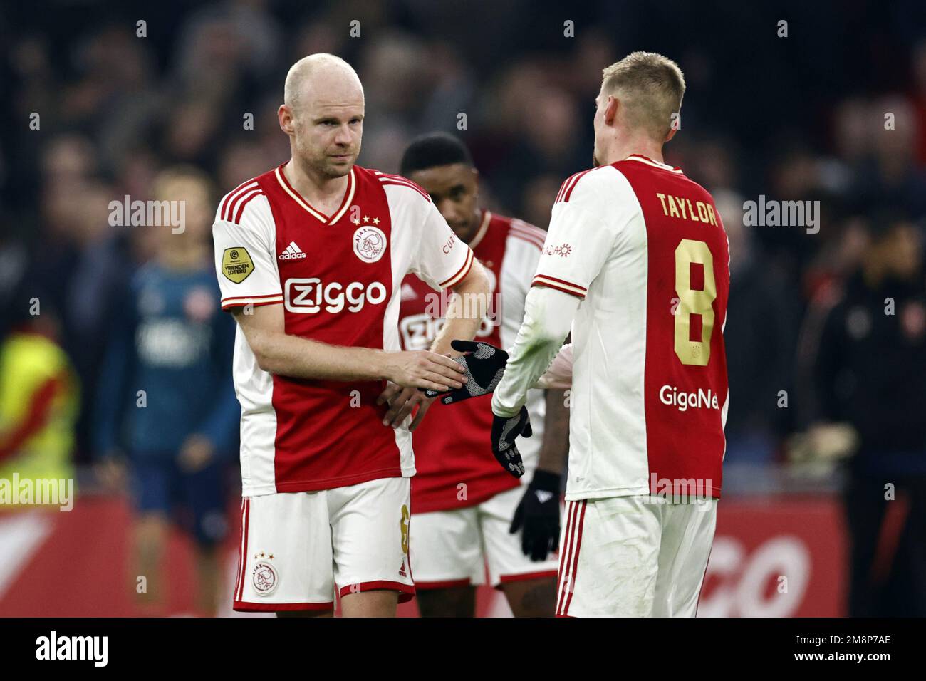 Niederlande. 14. Januar 2023. AMSTERDAM - (lr) Davy Klaassen von Ajax, Kenneth Taylor von Ajax ...