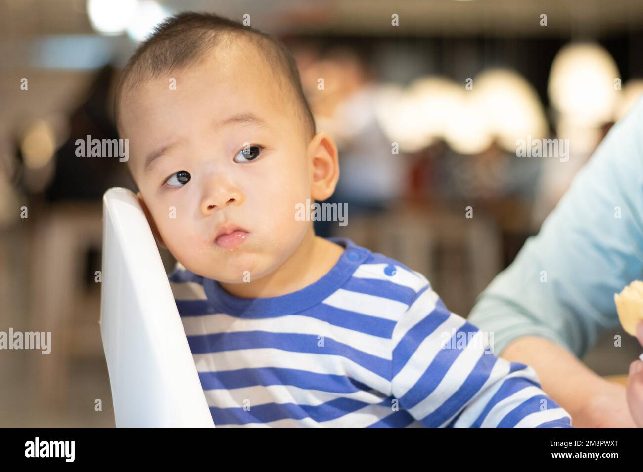 Nur 12 bis 18 monate -Fotos und -Bildmaterial in hoher Auflösung – Alamy