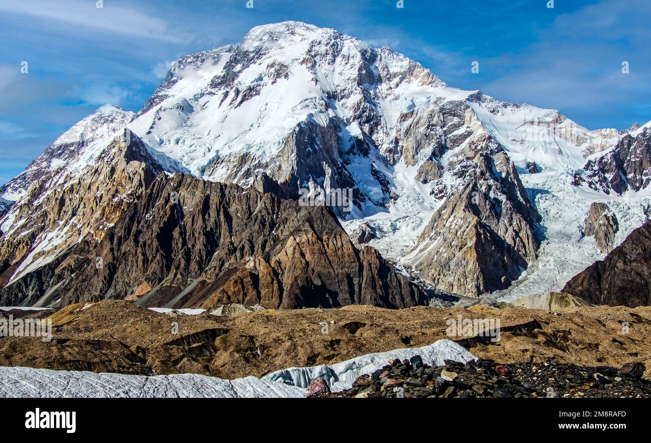 Breiter Gipfel im Karakoram an der Grenze zwischen Pakistan und China ...