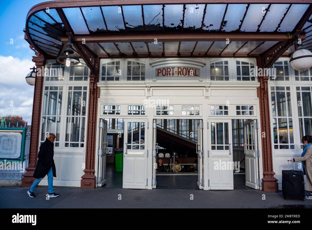 Rer bahnhof port royal -Fotos und -Bildmaterial in hoher Auflösung – Alamy
