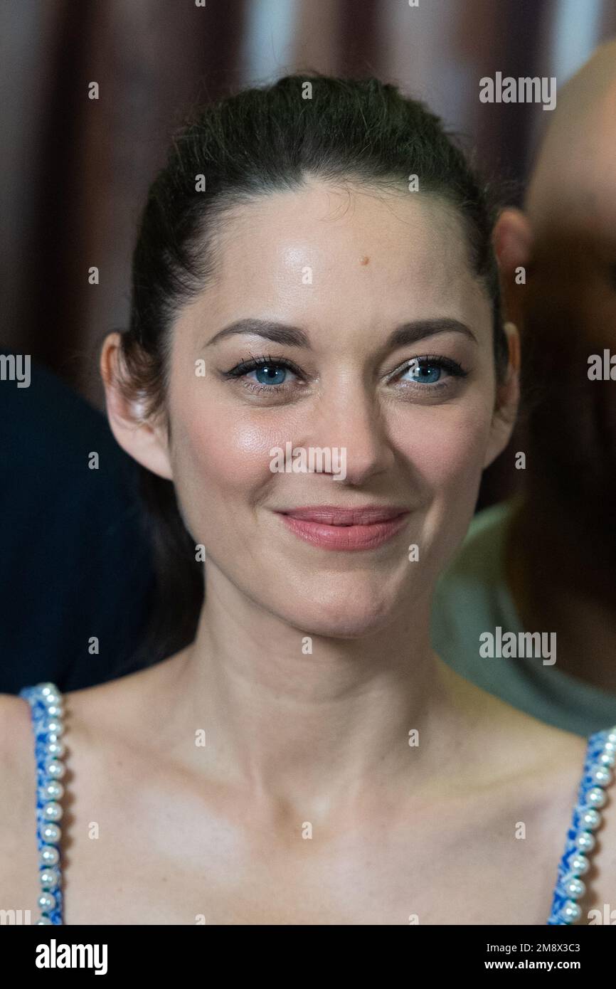 Marion Cotillard besucht Asterix et Obelix: L'Empire du Milieu Premiere ...