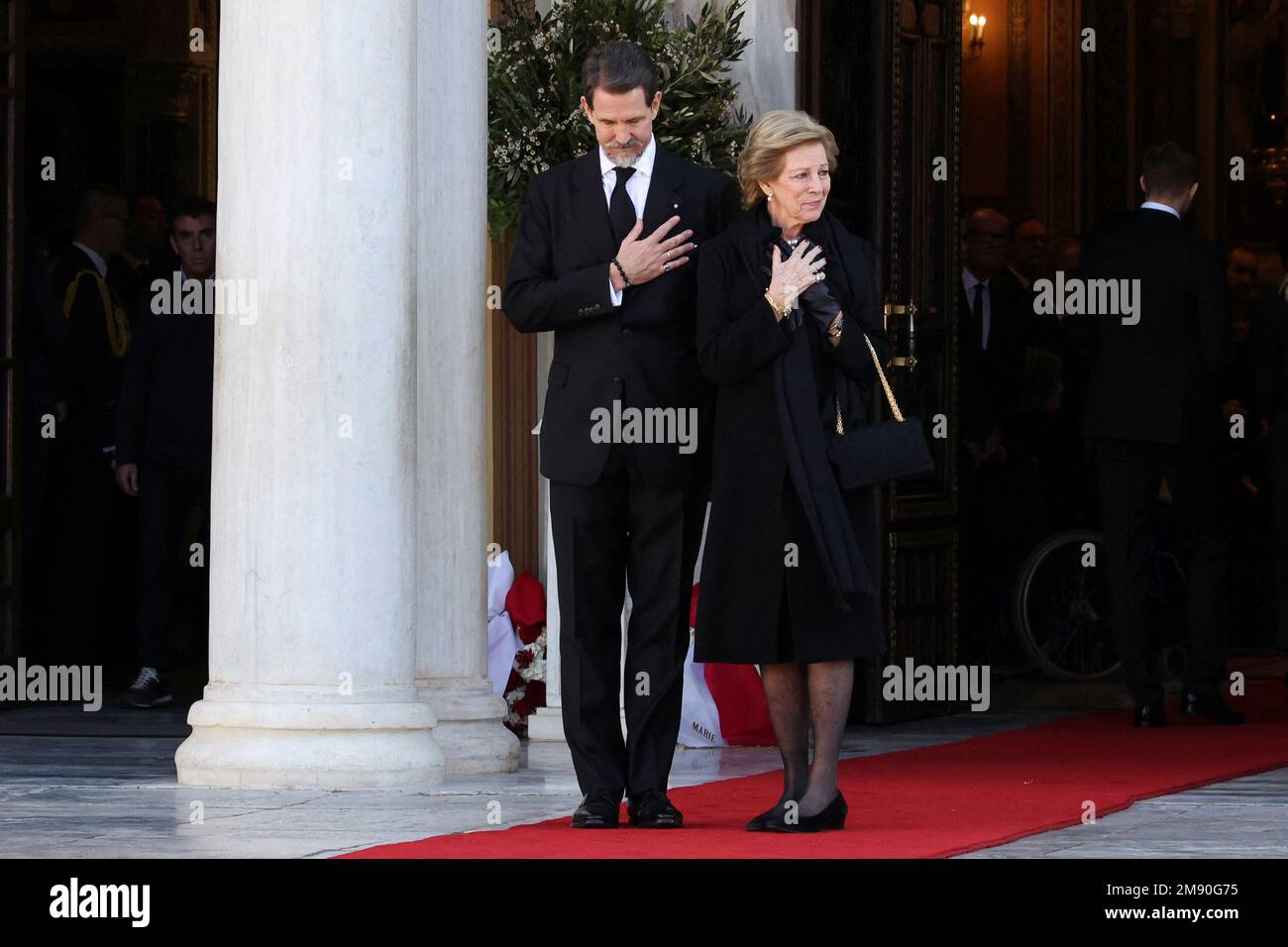 Griechenlands ehemaliger Kronprinz Pavlos und ehemalige Königin Anne-Marie reagieren am Tag der ...