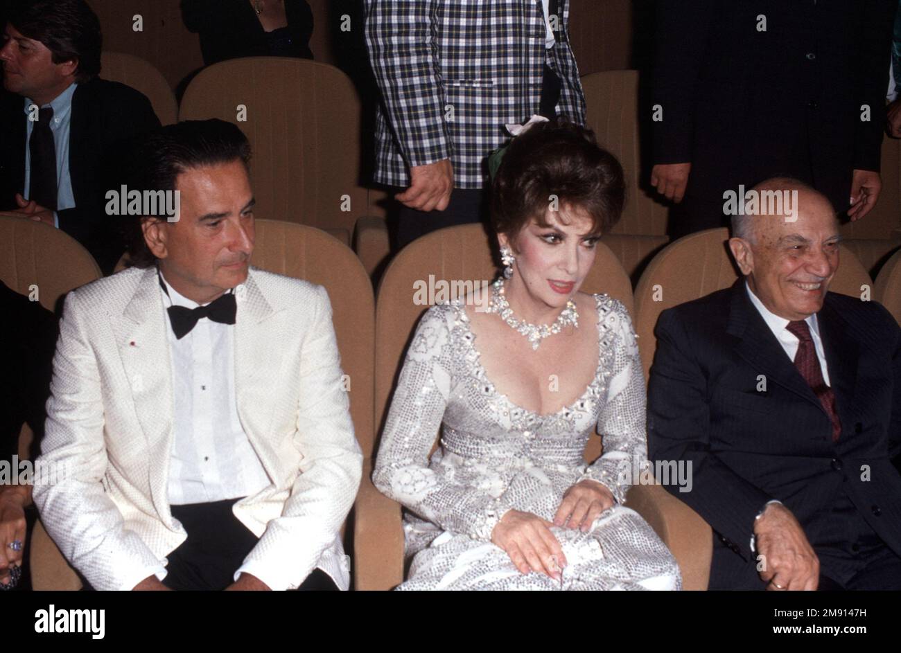 DA SX MILKO SKOFIC, LA MOGLIE GINA LOLLOBRIGIDA E AMINTORE FANFANI ...