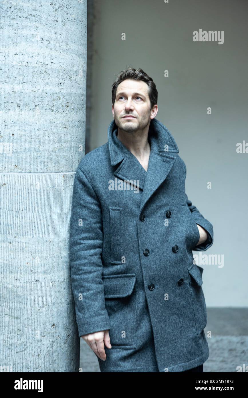 PRODUKTION - 16. Januar 2023, Hessen, Frankfurt/Main: Schauspieler ...