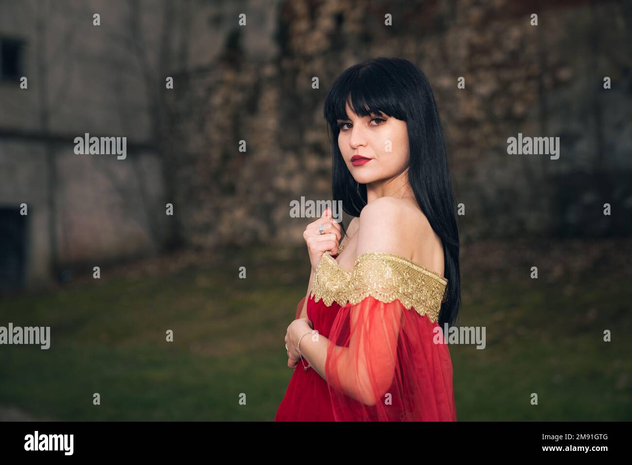 Trägt ein mittelalterliches kleid -Fotos und -Bildmaterial in hoher Auflösung - Seite 2 - Alamy