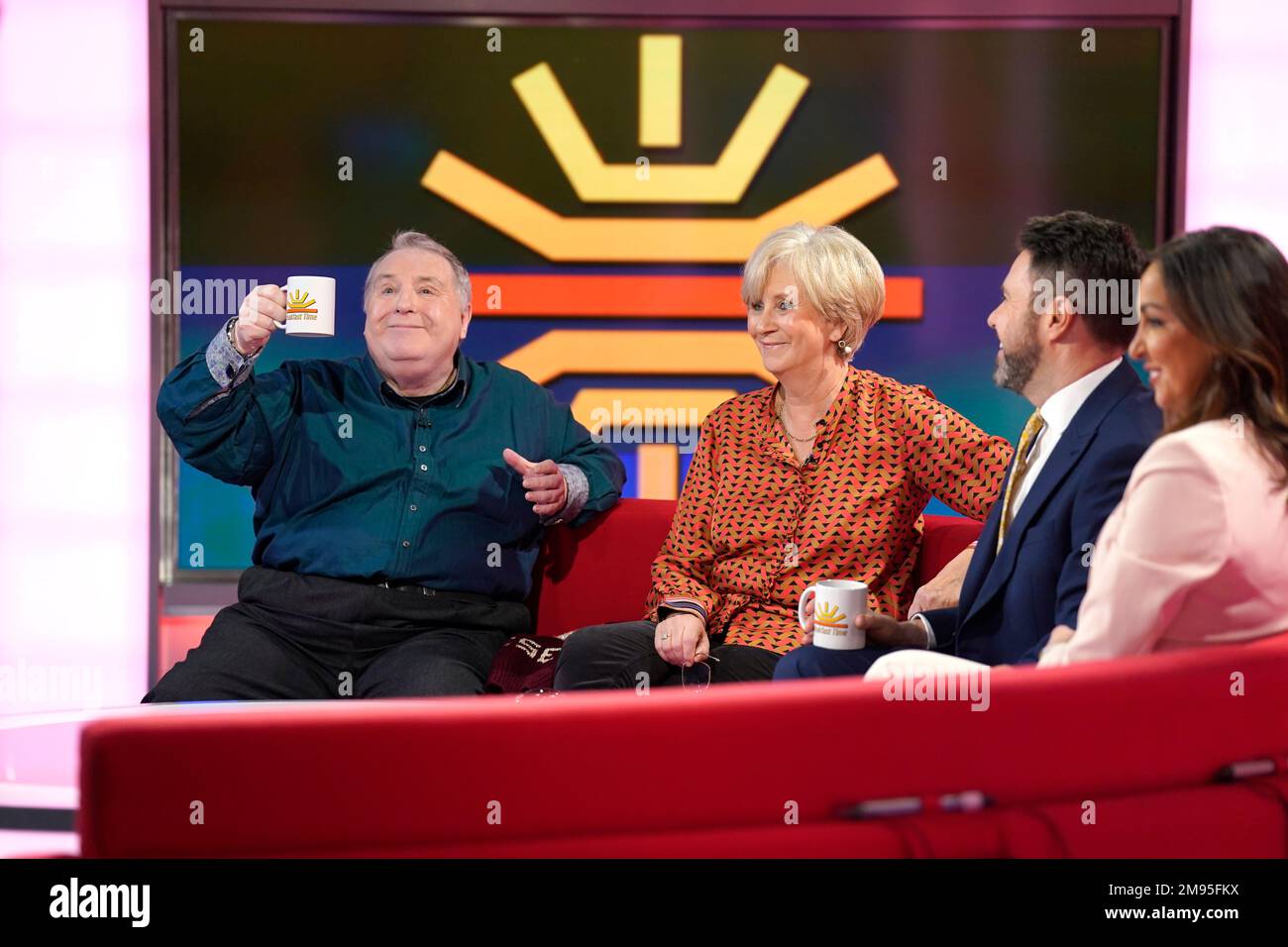 (Von links nach rechts) Astrologe Russell Grant, ehemalige Moderatorin ...